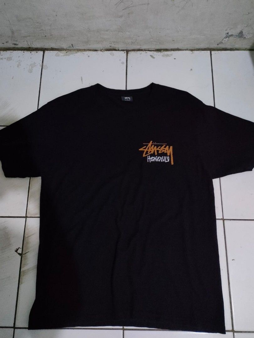 Baju Stussy, Fesyen Pria, Pakaian , Atasan di Carousell