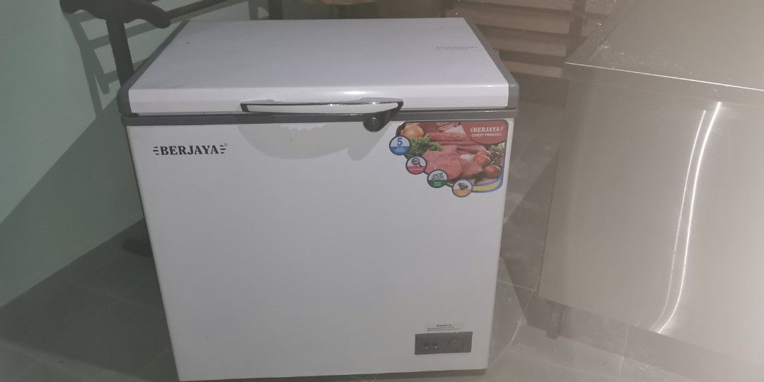 Berjaya 300L chest freezer, TV & Home Appliances, Kitchen Appliances ...