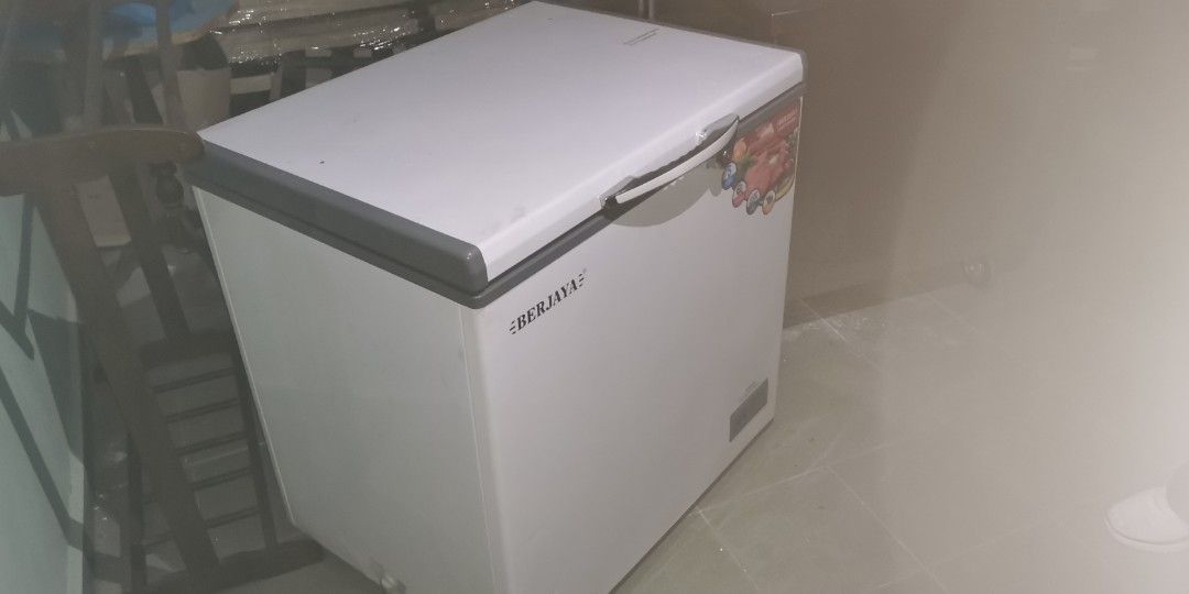 Berjaya 300L chest freezer, TV & Home Appliances, Kitchen Appliances ...