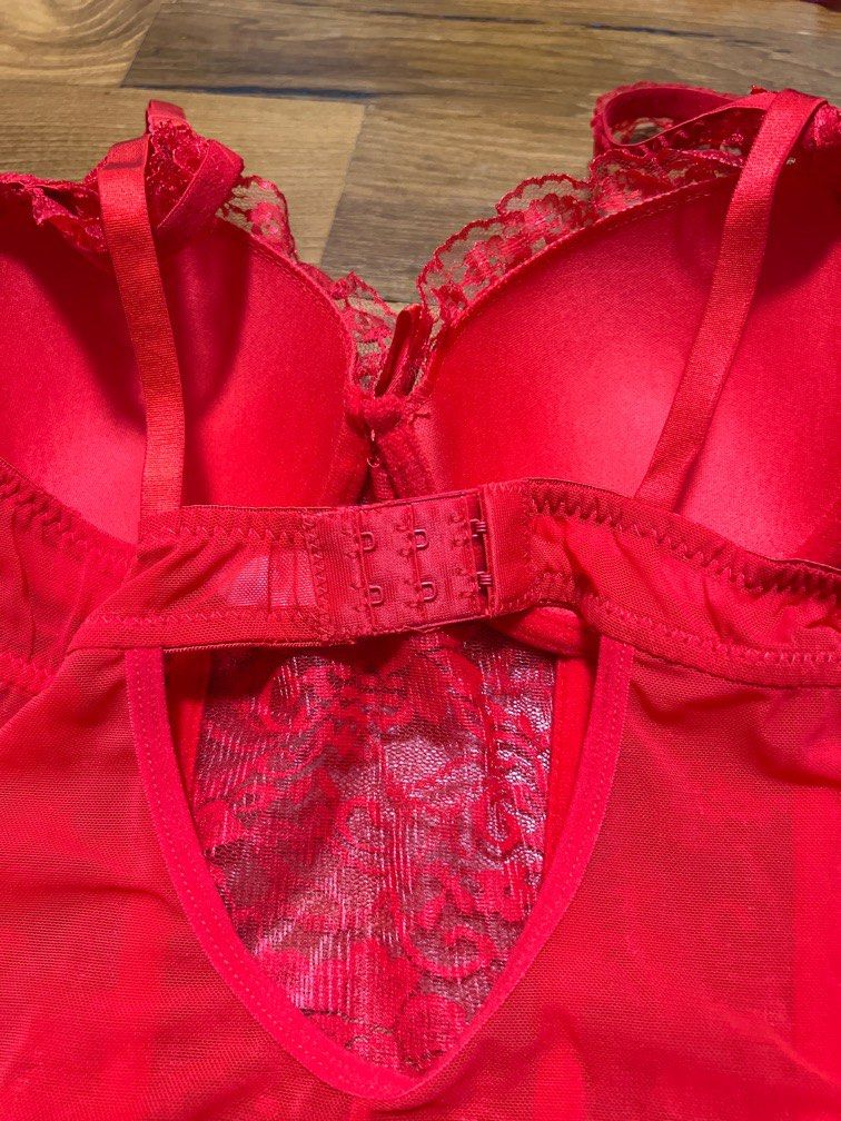 Brand new! Sexy lingerie corset set, attached padded bra, Women's Fashion, New Undergarments ...