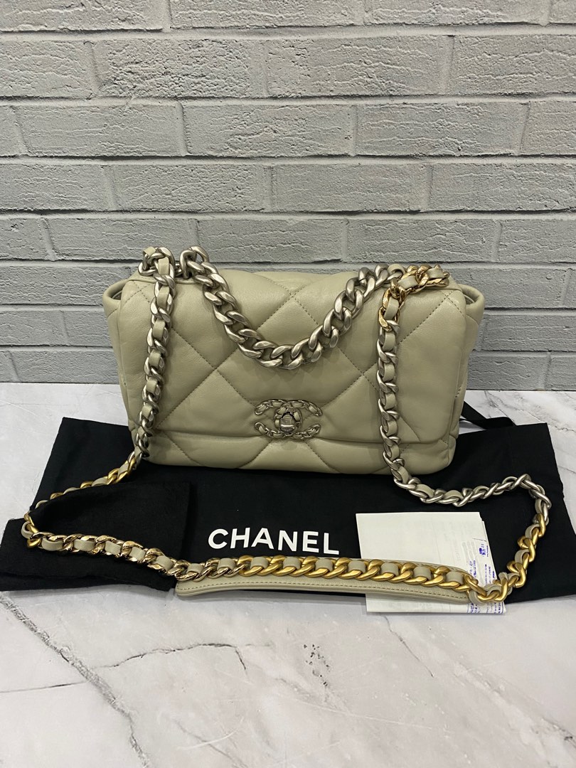 CHANEL C19 small grey chip Lambskin GHW Size 25x15x7 Db,box,booklet ...