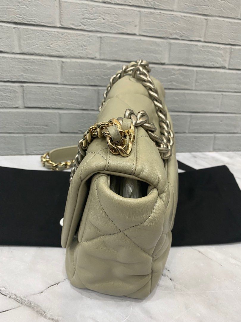 CHANEL C19 small grey chip Lambskin GHW Size 25x15x7 Db,box,booklet ...