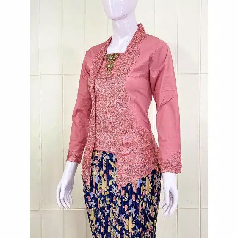 Classic Kebaya Top, Women's Fashion, Dresses & Sets, Traditional ...