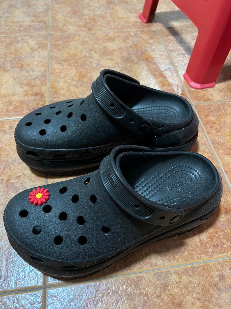 Crocs Classic Mega Crush Clog, Men's Fashion, Footwear, Flipflops and ...