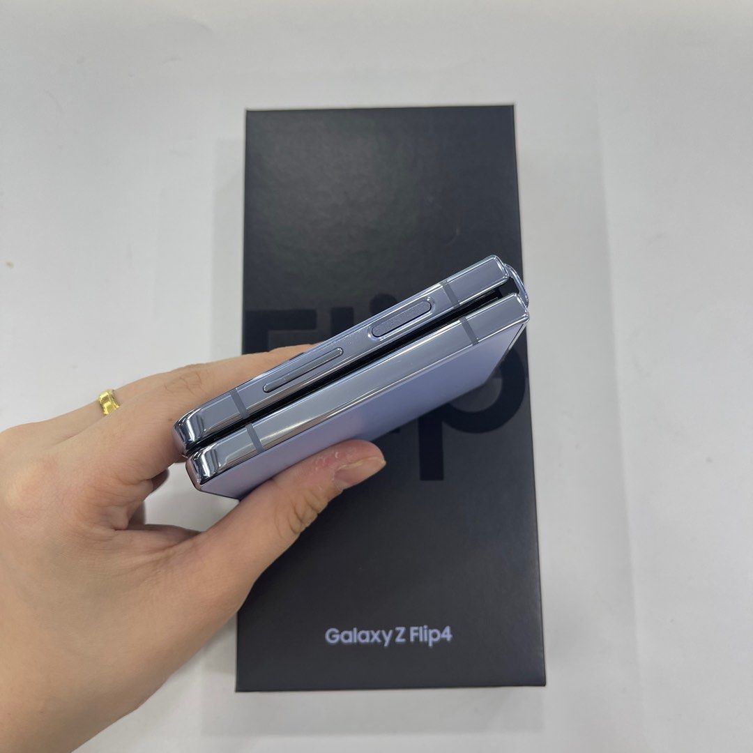 Galaxy Z Flip 4 Blue 256GB, Mobile Phones & Gadgets, Mobile Phones ...