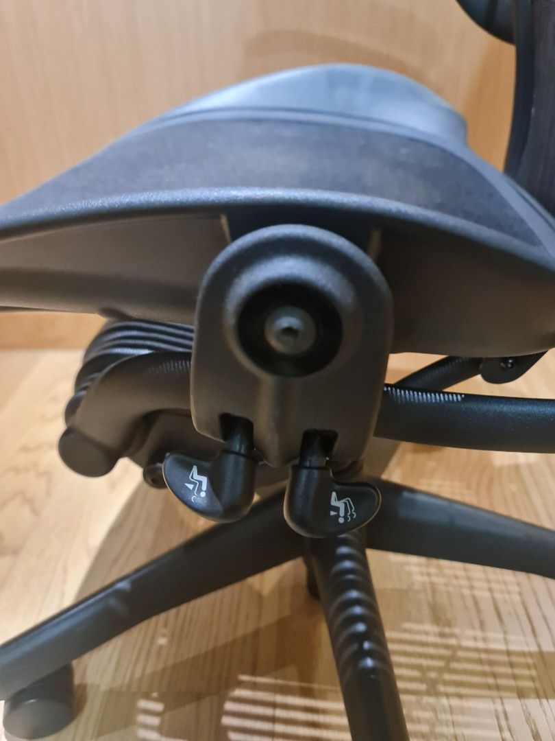 Herman Miller Aeron Chair (Fully loaded with AdjustableArm Rest ...