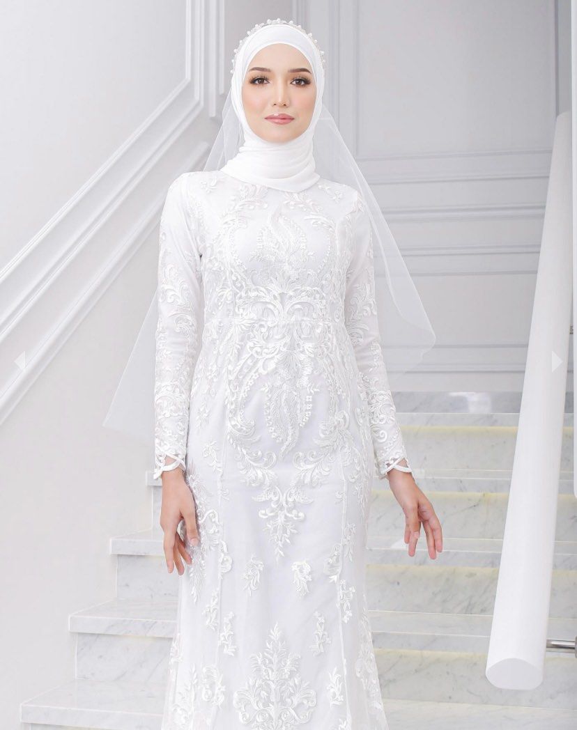 Hijabistahub Karina Dress(minor defect), Women's Fashion, Dresses & Sets, Dresses on Carousell