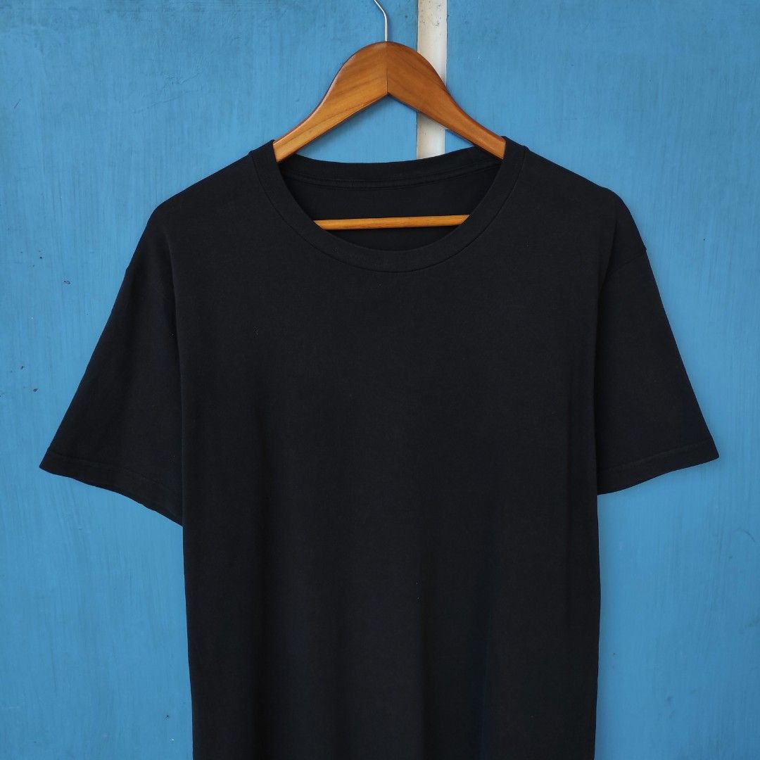 KAOS HITAM POLOS UNIQLO SECOND ORIGINAL, Fesyen Pria, Pakaian , Atasan ...