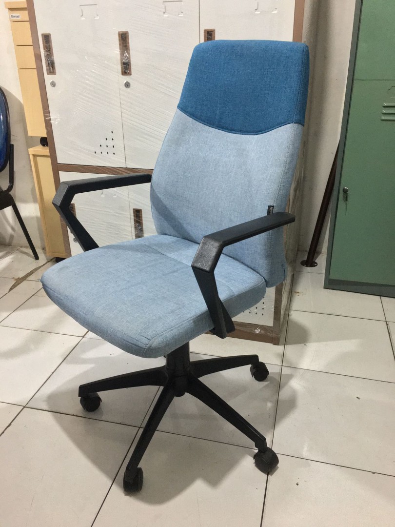 Kursi kantor hidrolik / kursi direksi, Perabotan Rumah di Carousell