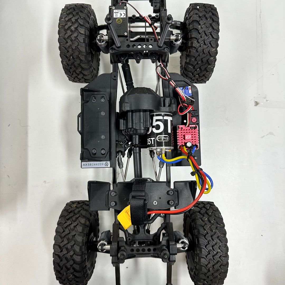 [LIKE NEW] AXIAL 1/10 SCX10 III BASE CAMP 4WD ROCK CRAWLER W HOBBYWING ...