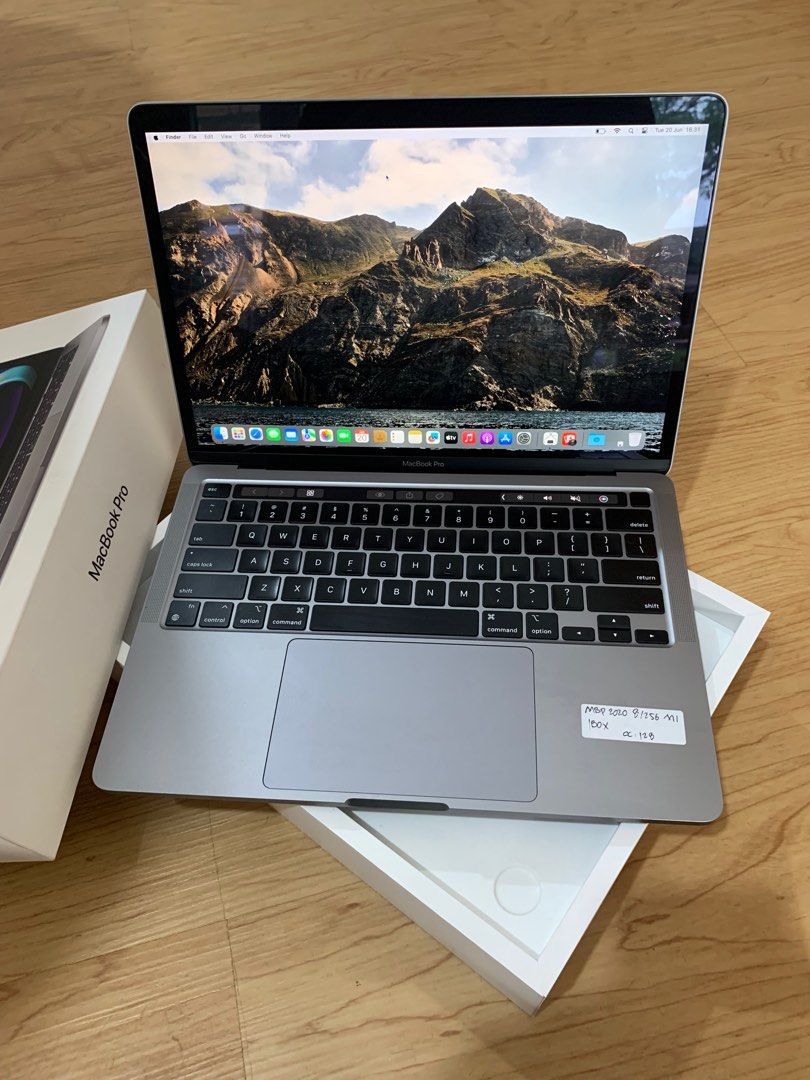 Macbook pro m1 2020, Elektronik, Komputer, Laptop di Carousell