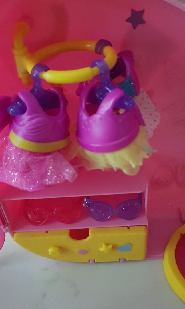 Minnie Mouse Pop Star Singer Portable Wardrobe Dressing Room, Hobbies ...