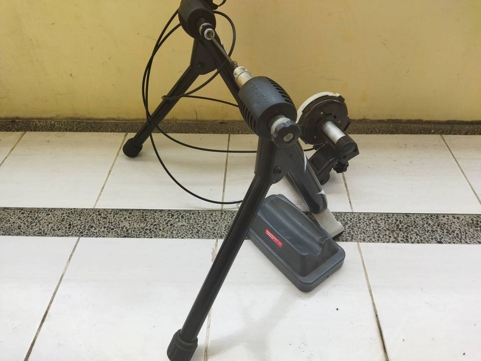 Minoura B60r (Remote) Bike Trainer, Sports Equipment, Exercise ...