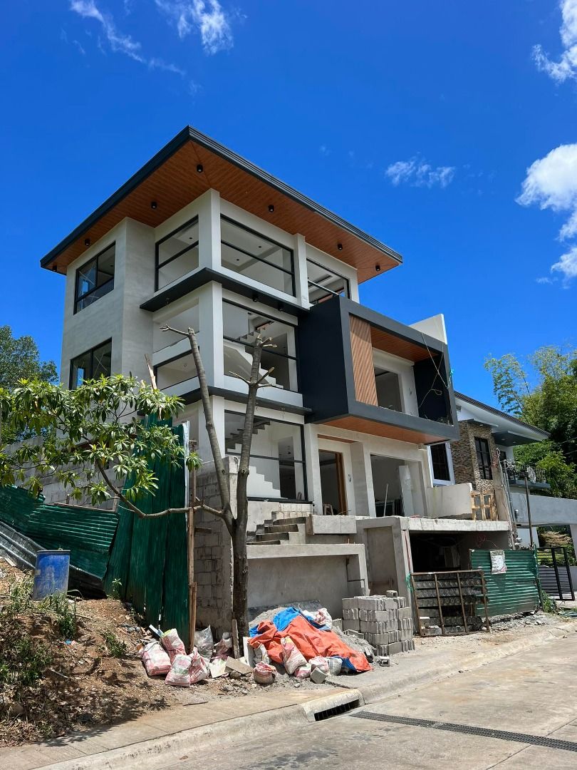 Overlooking City and Laguna lake view House for sale in Havila Taytay ...