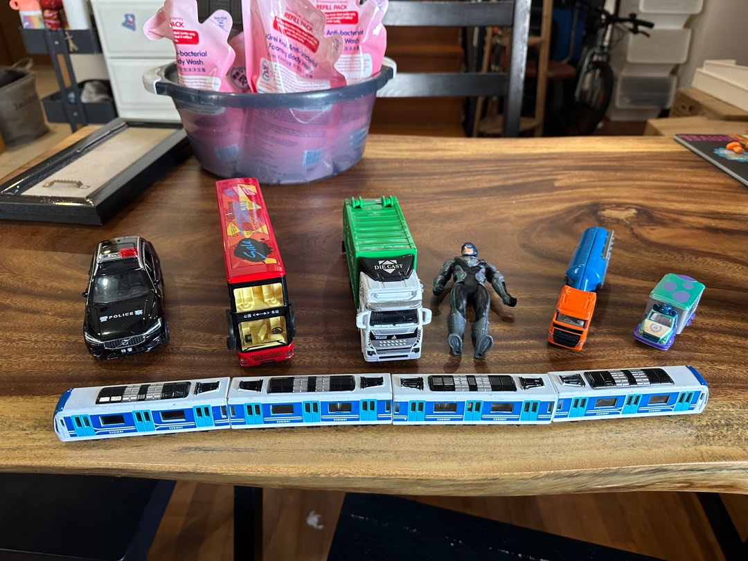 Pre loved toys for free, Hobbies & Toys, Toys & Games on Carousell