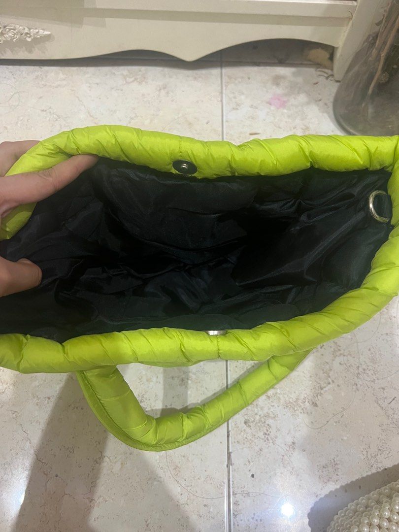 Puffy bag, Barang Mewah, Tas & Dompet di Carousell