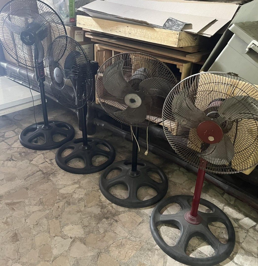 Set of 7 Broken Fans on Carousell