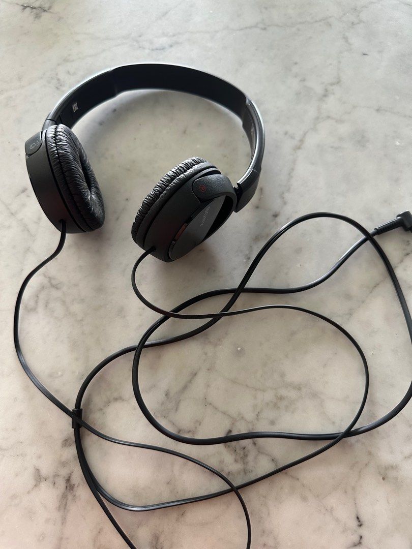 Sony wired headphone MDR-ZX110, Audio, Headphones & Headsets on Carousell