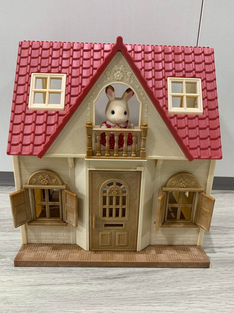 Sylvanian Families / Calico Critters Red Roof Cosy Cottage, Hobbies ...