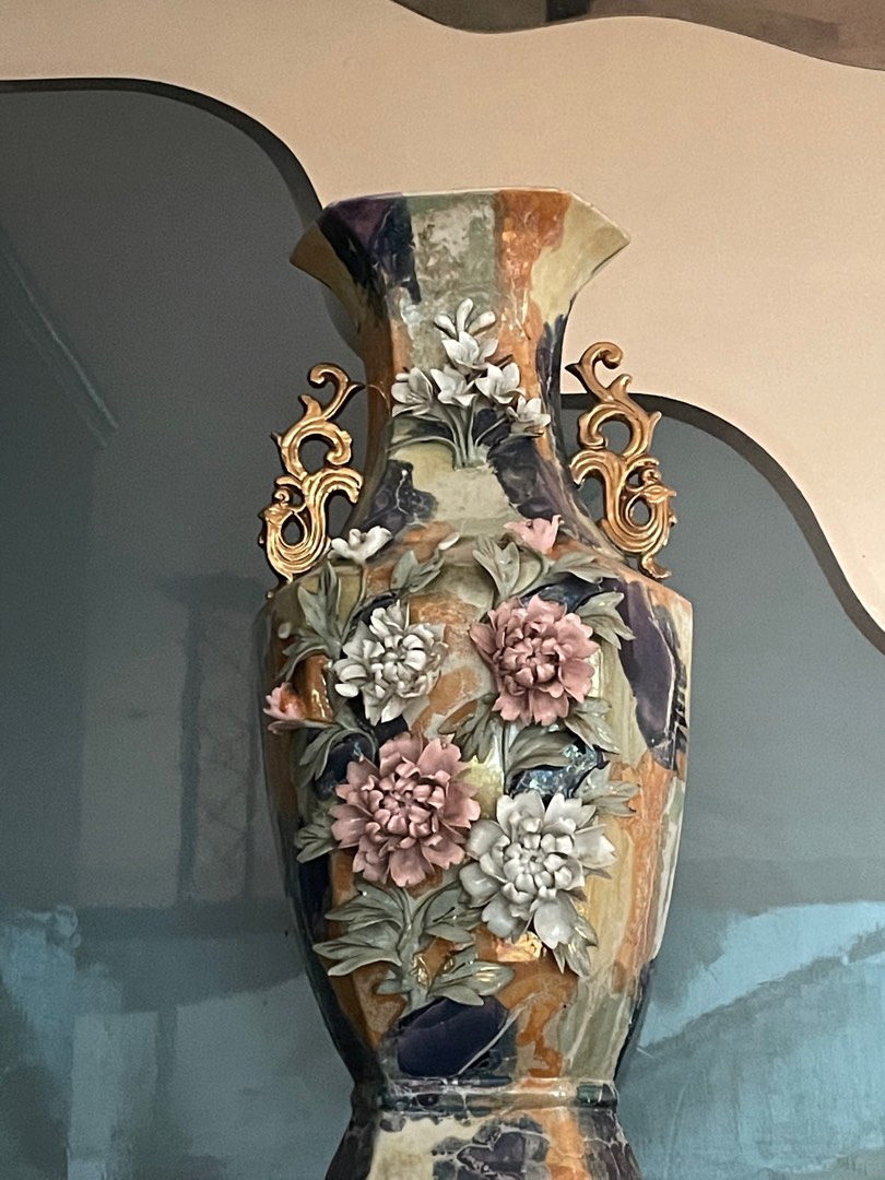 Vas Bunga cantik, Antik, Pajangan di Carousell