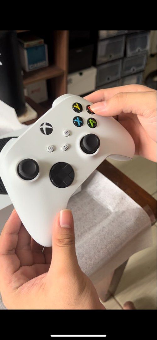 Xbox series S + controllers and games (2k23, Jedi fallen order, Assasin ...