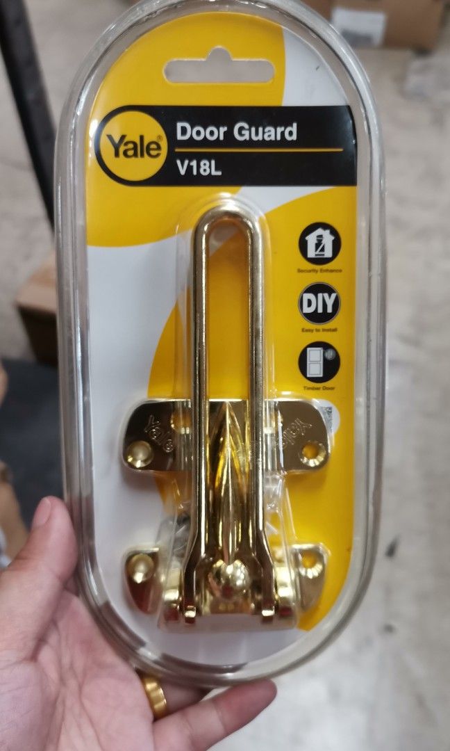 YALE SECURITY DOOR GUARD MODEL. V18L on Carousell