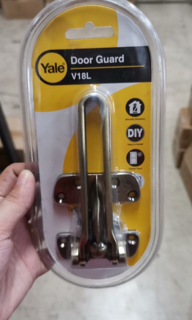 YALE SECURITY DOOR GUARD MODEL. V18L on Carousell