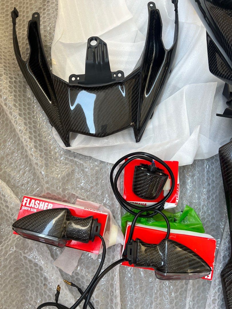 Aerox v1/ v2 rear complete set carbon Kevlar , Motorcycles, Motorcycle ...