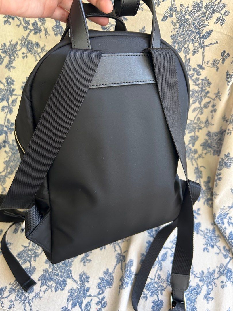 Agnes b backpack 背包 背囊 專門店正品 , 女裝, 手袋及銀包, 單肩包 - Carousell