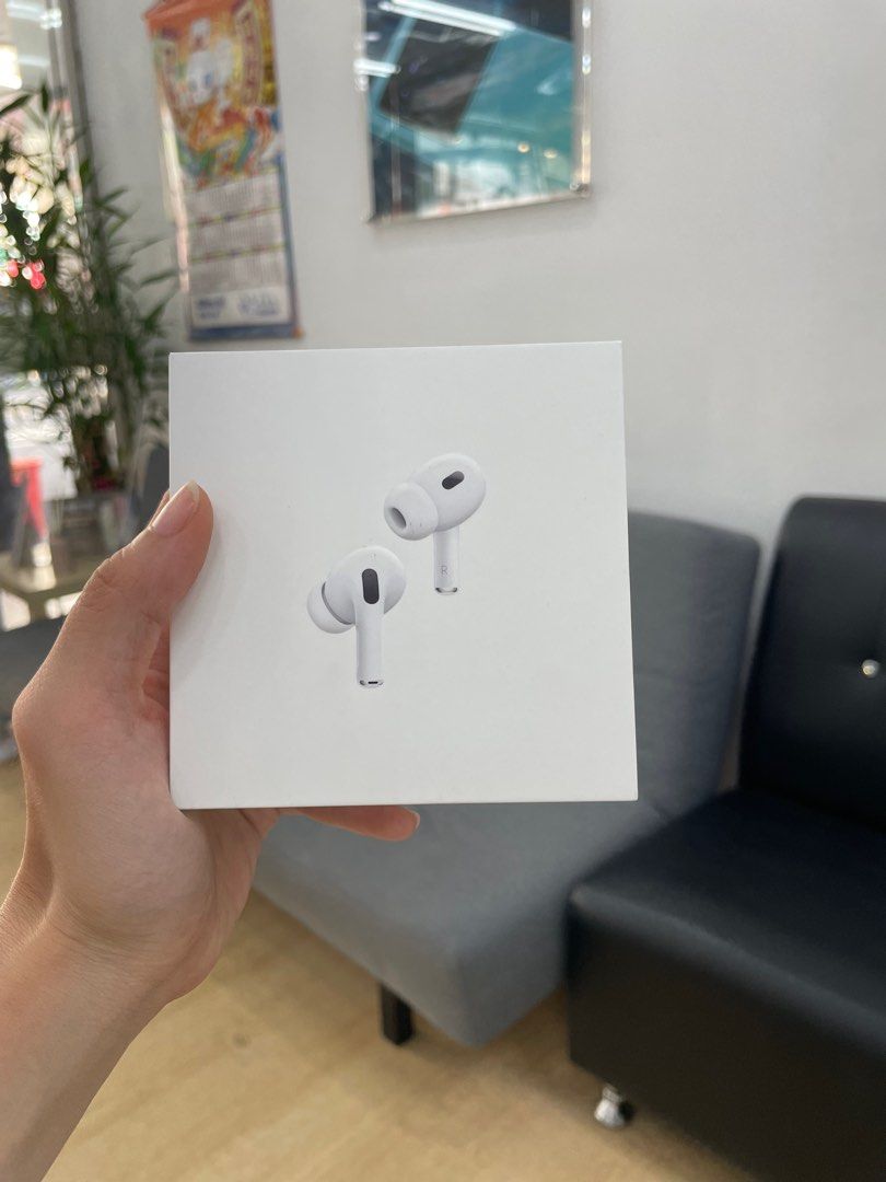 Apple Airpods Pro 2 搭配 Magsafe充電盒 手機及配件 智慧穿戴裝置及智慧手錶在旋轉拍賣