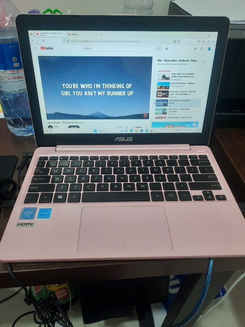 Asus pink limited edition, Elektronik, Komputer, Laptop di Carousell
