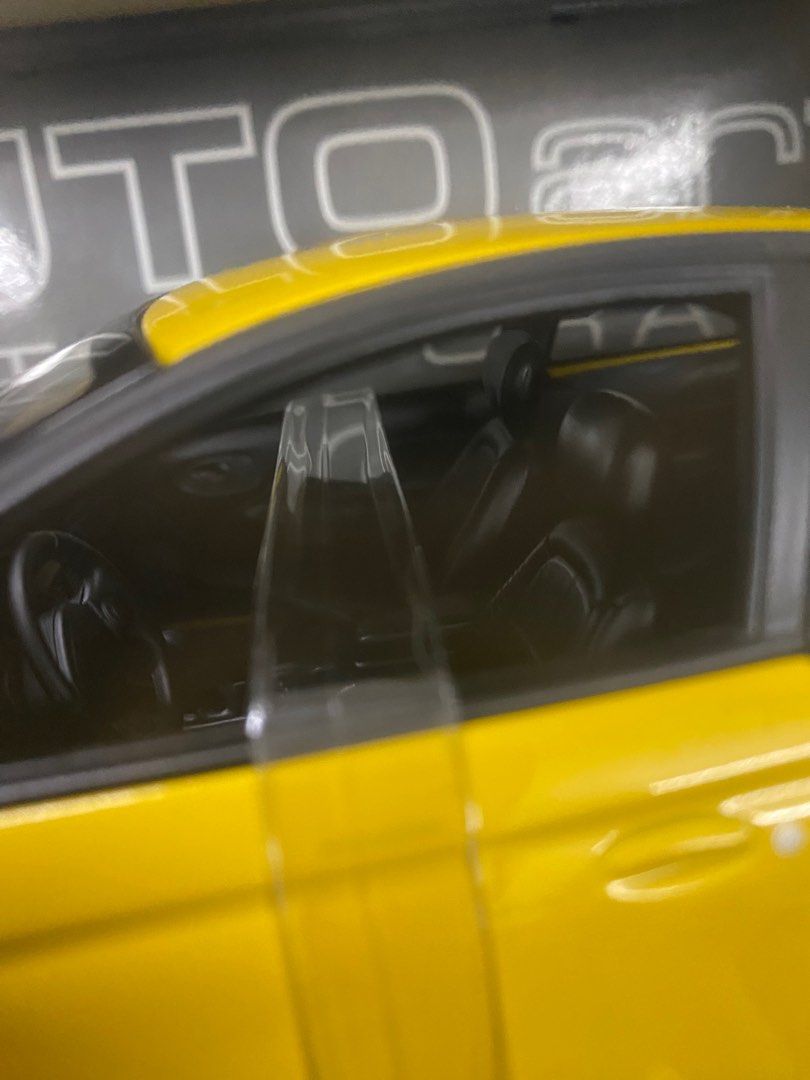 Autoart Contemporary Saturn SC2 3-Door Coupé - Yellow (1:18 scale ...