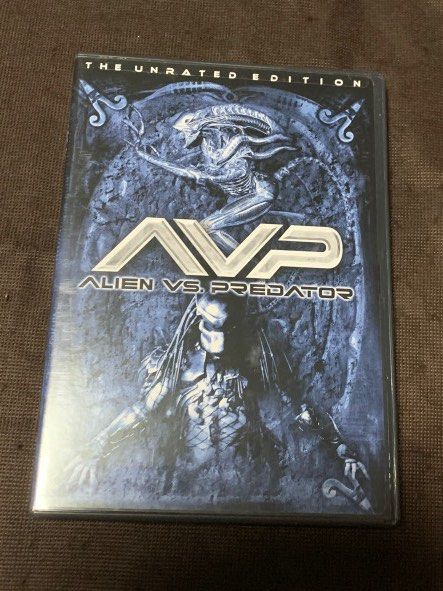 AVP Alien VS Predator DVD, Hobbies & Toys, Music & Media, CDs & DVDs on ...