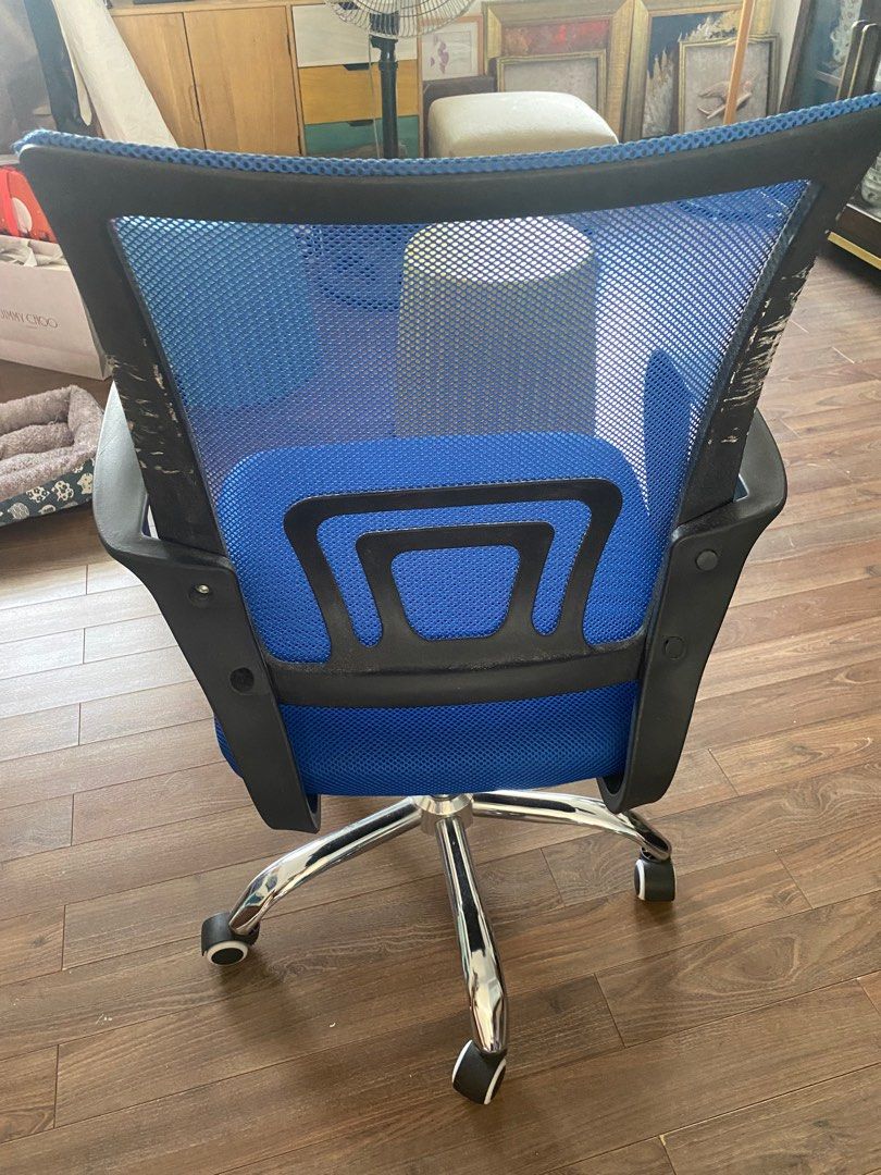 Blue Office chair with faulty mechanisms and issues, Furniture & Home ...