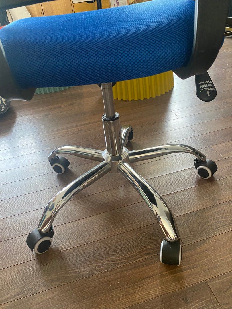 Blue Office chair with faulty mechanisms and issues, Furniture & Home ...