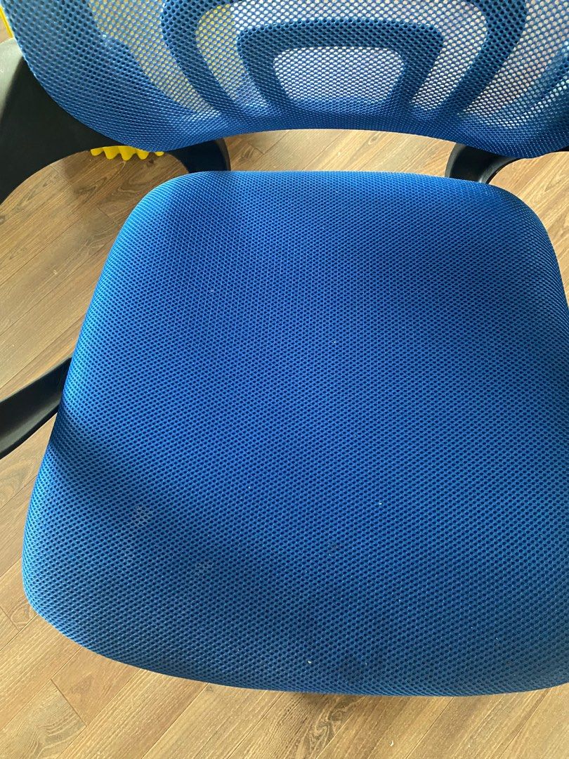 Blue Office chair with faulty mechanisms and issues, Furniture & Home ...