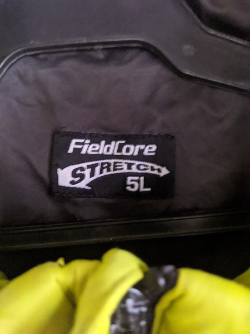 FieldCore Vest, Men's Fashion, Coats, Jackets and Outerwear on Carousell