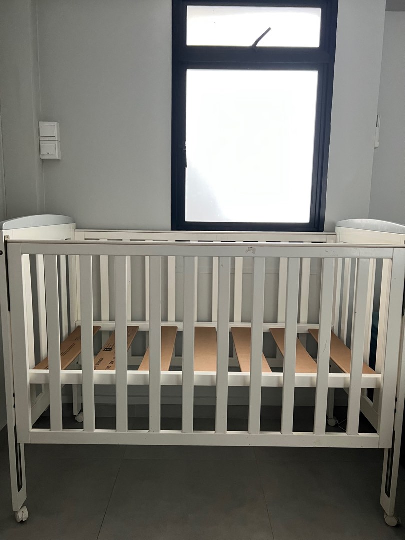 FREE BABY COT, Babies & Kids, Baby Nursery & Kids Furniture, Cots ...