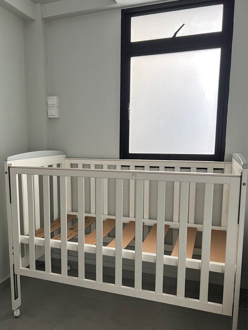 FREE BABY COT, Babies & Kids, Baby Nursery & Kids Furniture, Cots ...