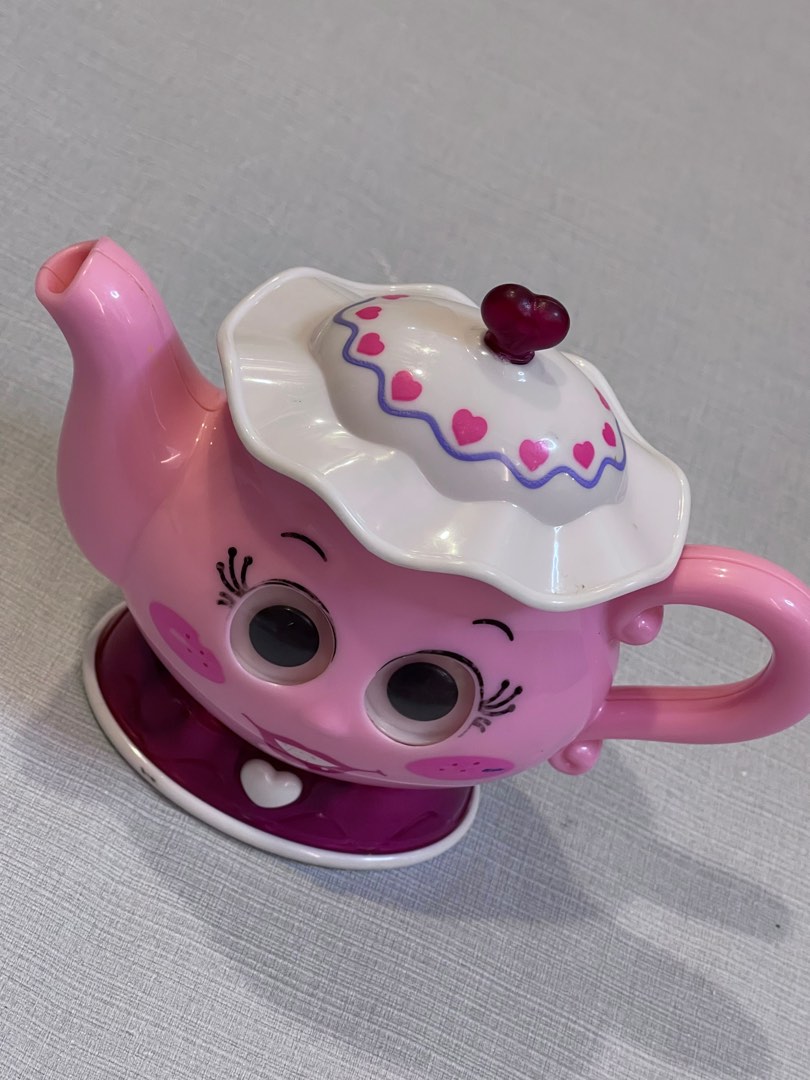 FREE: Teapot, Hobbies & Toys, Toys & Games on Carousell