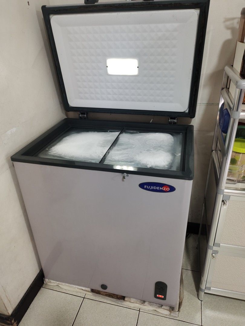 Fujidenzo Chest Freezer 5.5 cubic feet, TV & Home Appliances, Kitchen ...