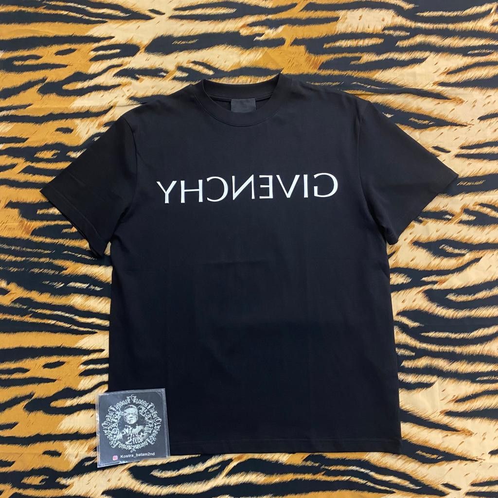Givenchy tee, Fesyen Pria, Pakaian , Atasan di Carousell