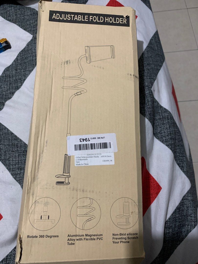 Handphone stand clip, Audio, Portable Audio Accessories on Carousell