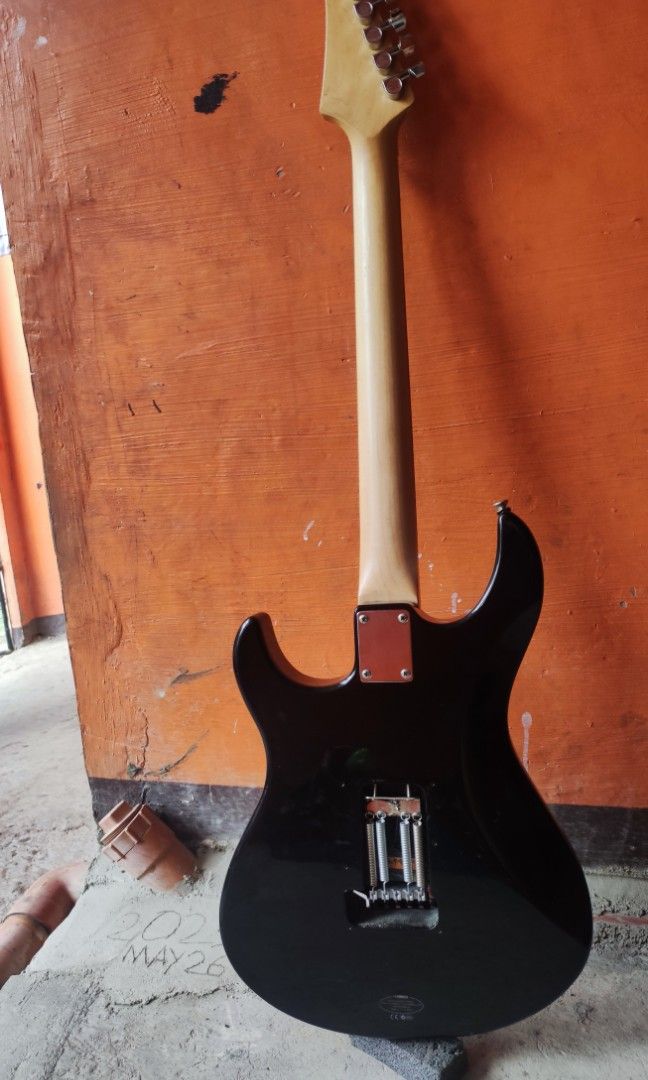 Heavily modded Yamaha Pacifica 112J with Yamaha amp on Carousell
