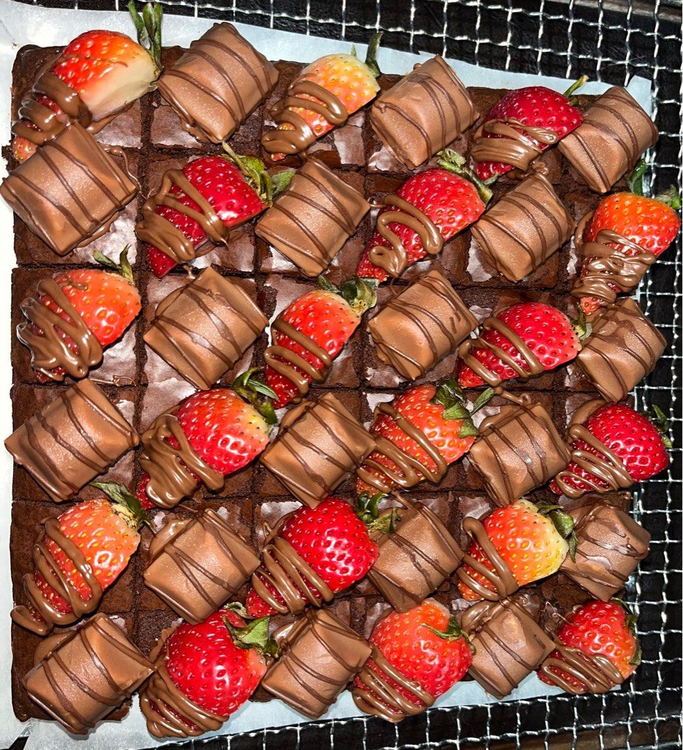 KinderBerry Fudgy Brownie, Food & Drinks, Homemade Bakes on Carousell