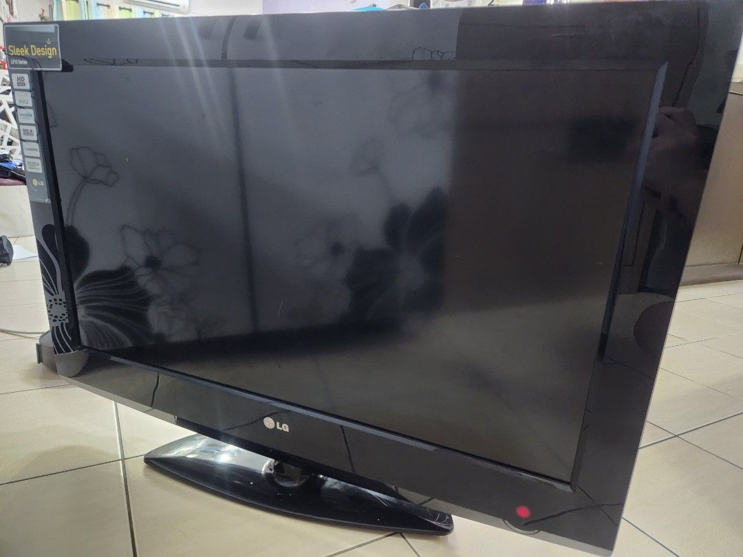 LG 32 inch, TV & Home Appliances, TV & Entertainment, TV on Carousell
