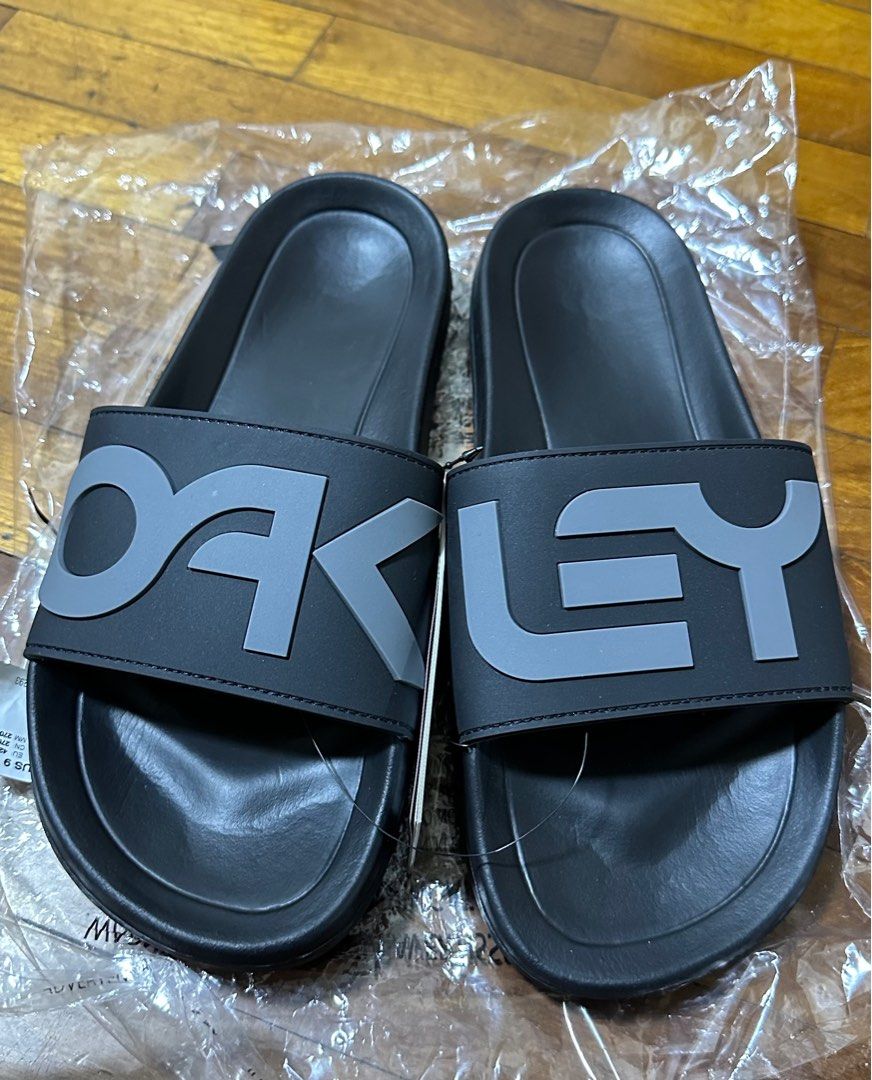 Oakley B1B Slide,Blackout, Men's Fashion, Footwear, Flipflops and ...