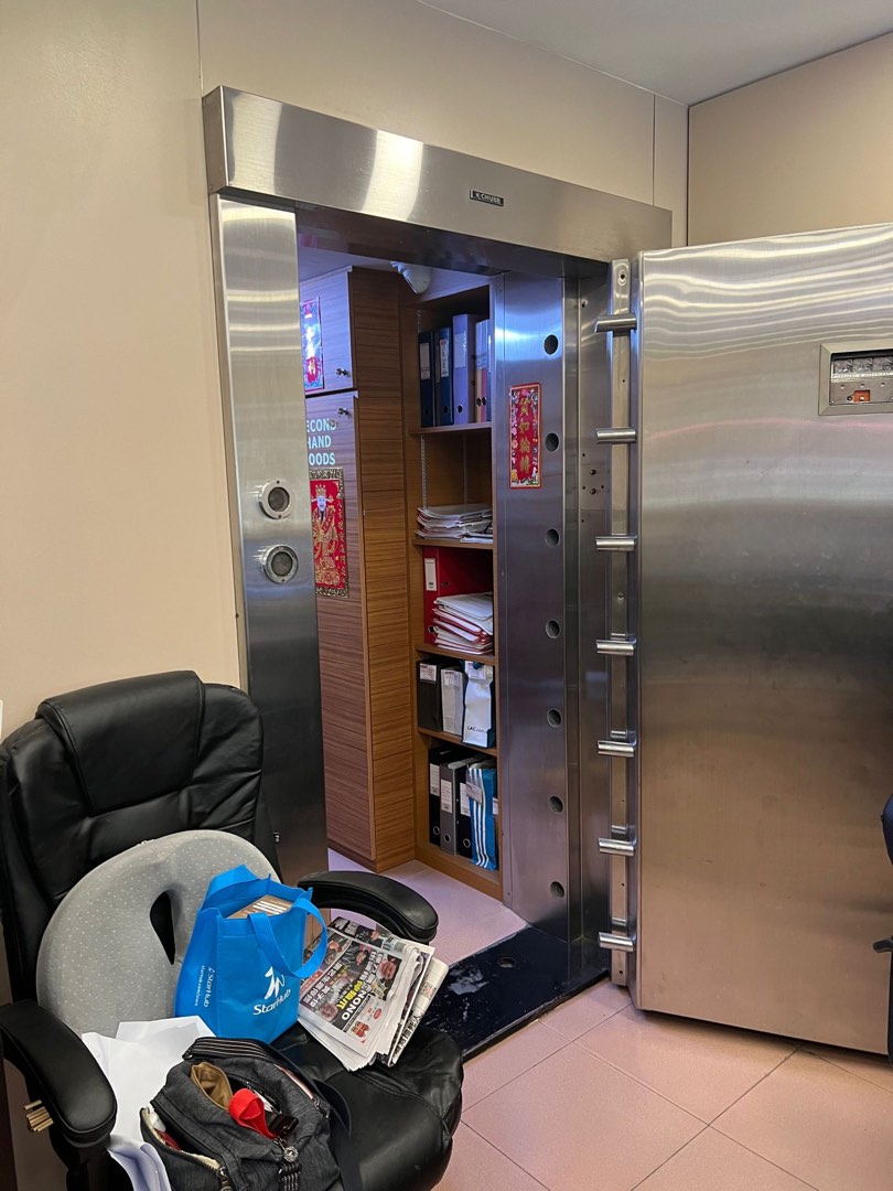 Pawn shop safe door for sale, Furniture & Home Living, Security & Locks ...