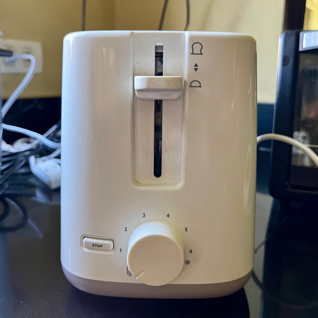 Philips White Pop Up Toaster, TV & Home Appliances, Kitchen Appliances ...