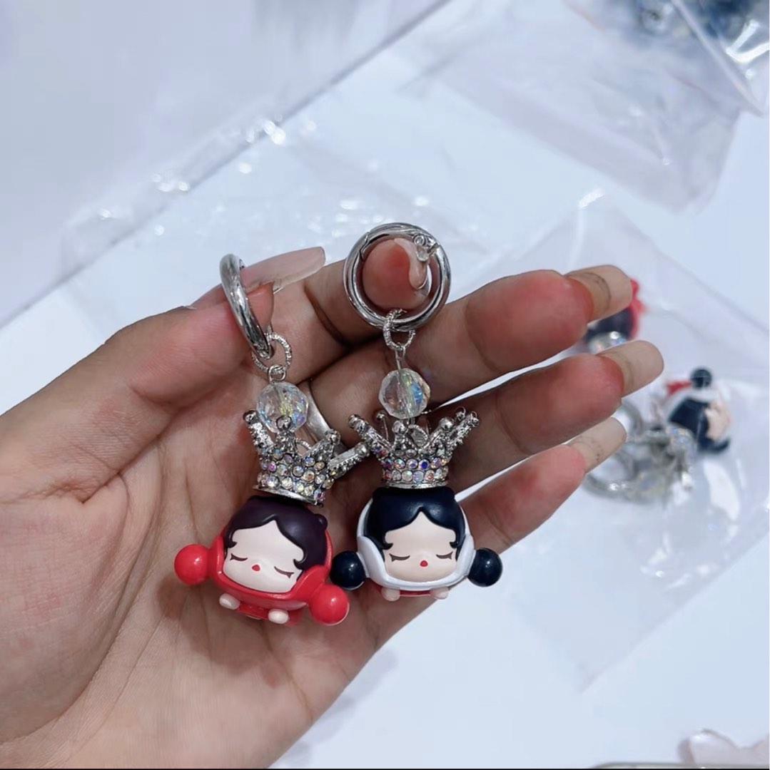 [PO] S002 Popmart x SP Crown Doll Keychain (one set), Women's Fashion ...